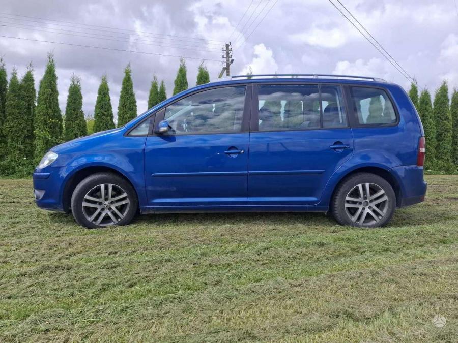 Blue Volkswagen Touran 2007 in Kaunas, with an engine capacity of 1.97 L and mileage of 292 thousand km for 2900 €, photo 5 on AUTOMOTO.COM.LV
