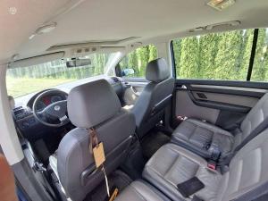 Blue Volkswagen Touran 2007 in Kaunas, with an engine capacity of 1.97 L and mileage of 292 thousand km for 2900 €, photo 10 on AUTOMOTO.COM.LV