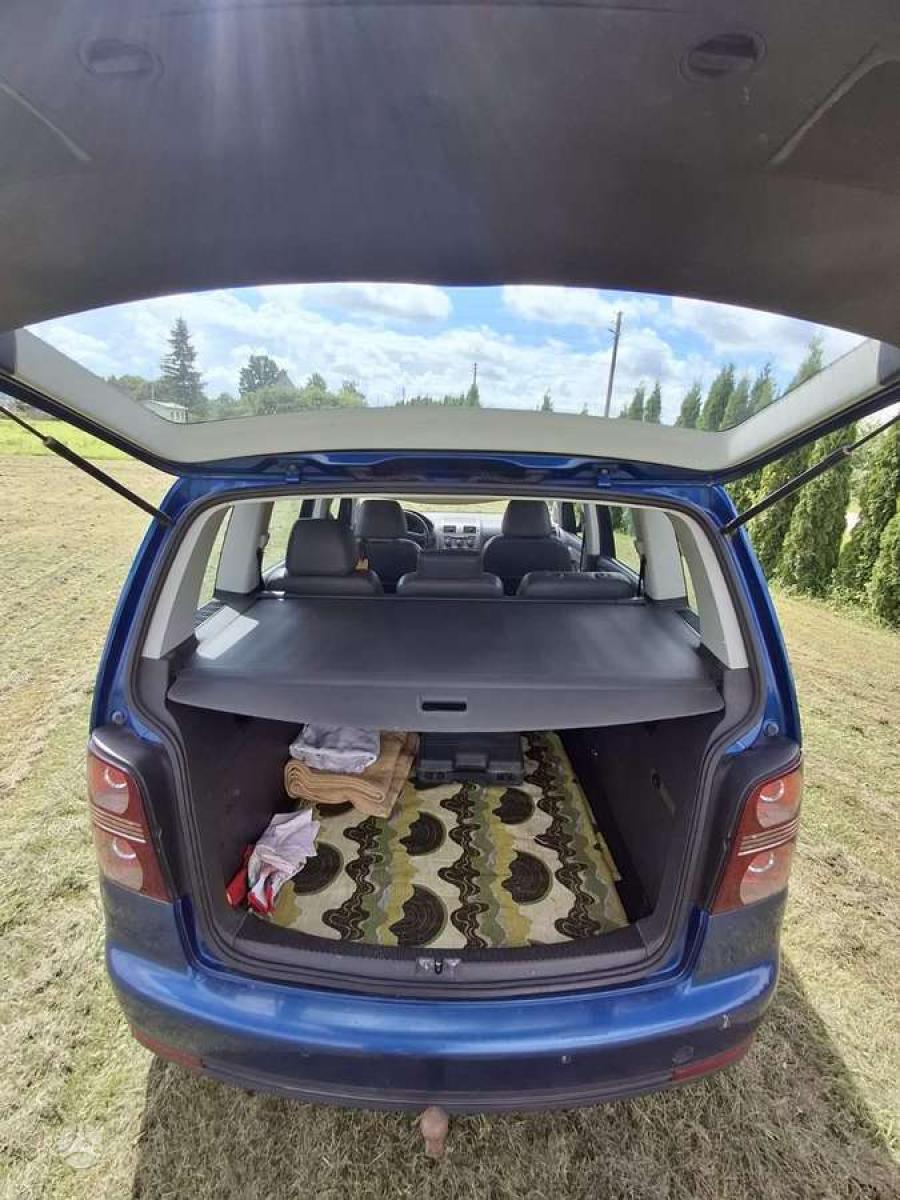Blue Volkswagen Touran 2007 in Kaunas, with an engine capacity of 1.97 L and mileage of 292 thousand km for 2900 €, photo 17 on AUTOMOTO.COM.LV
