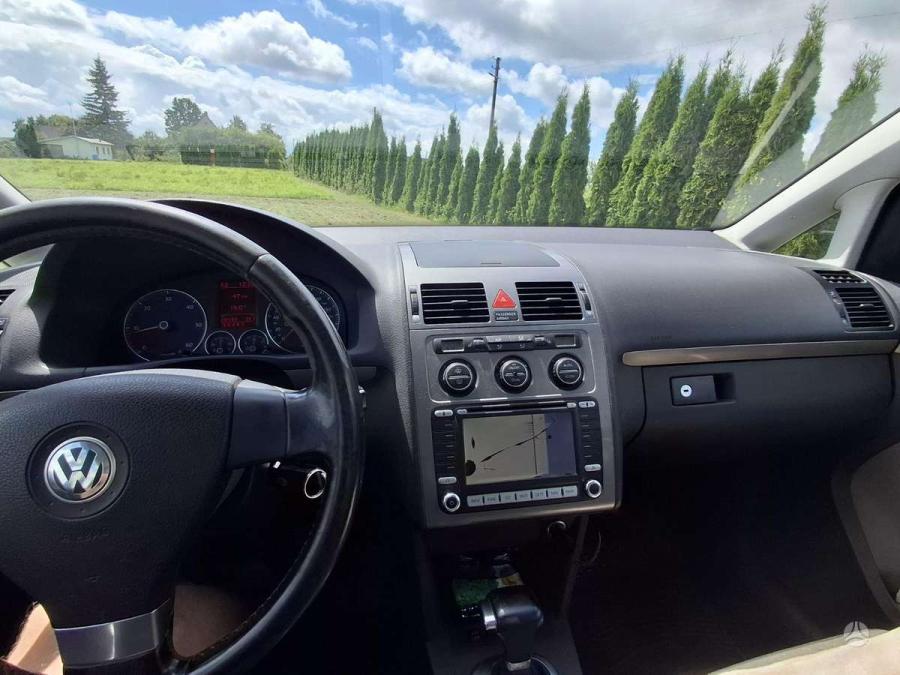 Blue Volkswagen Touran 2007 in Kaunas, with an engine capacity of 1.97 L and mileage of 292 thousand km for 2900 €, photo 18 on AUTOMOTO.COM.LV