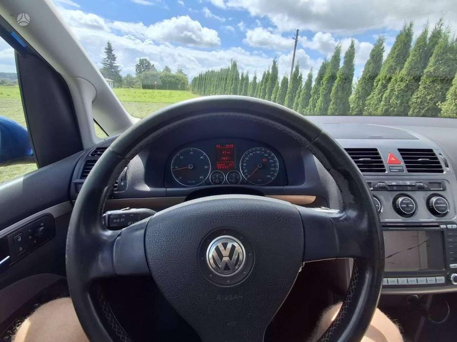Blue Volkswagen Touran 2007 in Kaunas, with an engine capacity of 1.97 L and mileage of 292 thousand km for 2900 €, photo 19 on AUTOMOTO.COM.LV