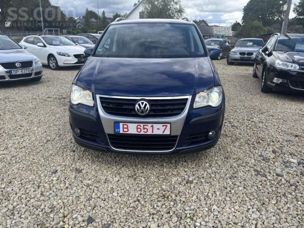 Blue Volkswagen Touran 2007 in Rezekne, with an engine capacity of 2.00 L and mileage of 293 thousand km for 4250 €, photo 3 on AUTOMOTO.COM.LV