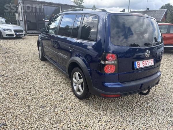 Blue Volkswagen Touran 2007 in Rezekne, with an engine capacity of 2.00 L and mileage of 293 thousand km for 4250 €, photo 5 on AUTOMOTO.COM.LV