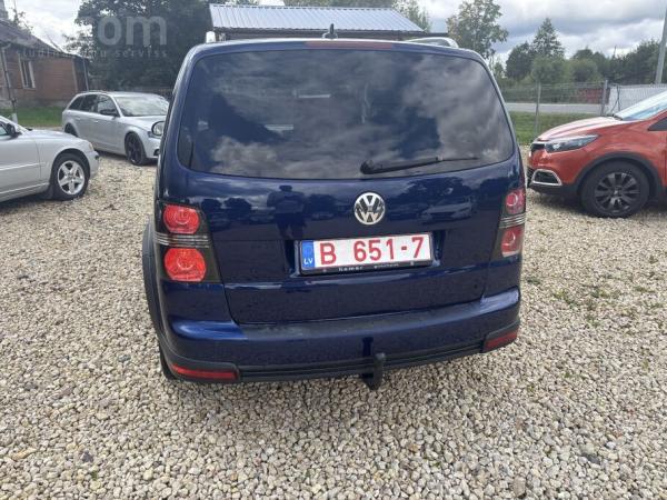 Blue Volkswagen Touran 2007 in Rezekne, with an engine capacity of 2.00 L and mileage of 293 thousand km for 4250 €, photo 7 on AUTOMOTO.COM.LV