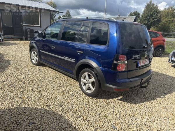 Blue Volkswagen Touran 2007 in Rezekne, with an engine capacity of 2.00 L and mileage of 293 thousand km for 4250 €, photo 9 on AUTOMOTO.COM.LV