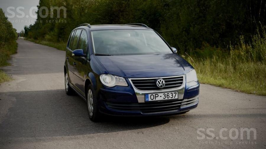 Blue Volkswagen Touran 2007 in Jelgava, with an engine capacity of 1.90 L and mileage of 385 thousand km for 1600 €, photo 1 on AUTOMOTO.COM.LV
