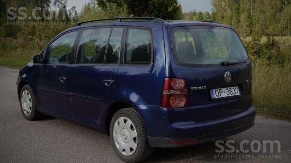 Volkswagen Touran 2007 Jelgava vietnē Zils Volkswagen Touran 2007 Jelgava, ar dzinēja tilpumu 1.90 L un nobraukumu 385 tūkst. km par 1600 €, foto 3 vietnē AUTOMOTO.COM.LV