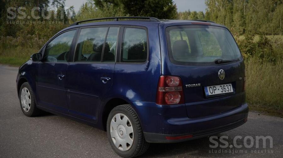 Blue Volkswagen Touran 2007 in Jelgava, with an engine capacity of 1.90 L and mileage of 385 thousand km for 1600 €, photo 3 on AUTOMOTO.COM.LV