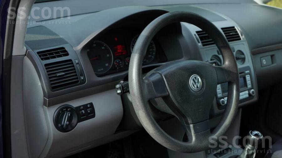 Blue Volkswagen Touran 2007 in Jelgava, with an engine capacity of 1.90 L and mileage of 385 thousand km for 1600 €, photo 6 on AUTOMOTO.COM.LV