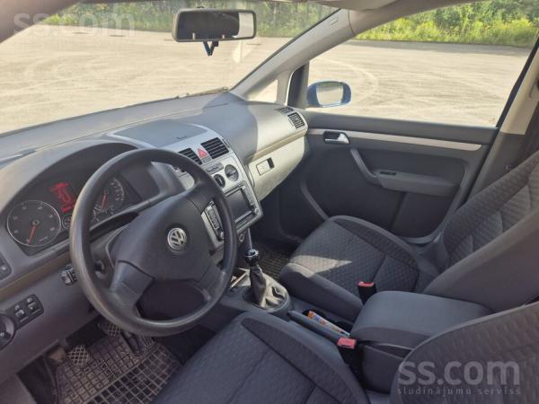Zils Volkswagen Touran 2008 Rīga, ar dzinēja tilpumu 1.90 L un nobraukumu 269 tūkst. km par 1600 €, foto 5 vietnē AUTOMOTO.COM.LV