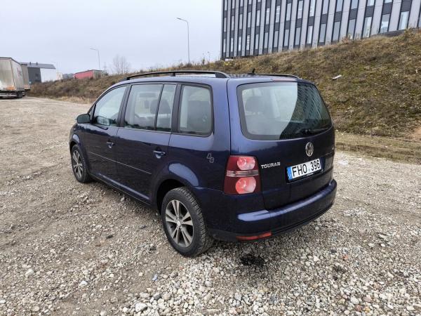 Blue Volkswagen Touran 2008 in Vilnius, with an engine capacity of 1.90 L and mileage of 425 thousand km for 1200 €, photo 7 on AUTOMOTO.COM.LV