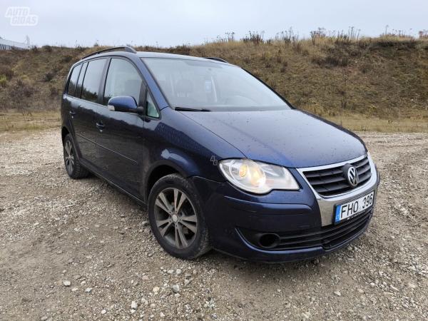 Blue Volkswagen Touran 2008 in Vilnius, with an engine capacity of 1.90 L and mileage of 425 thousand km for 900 €, photo 2 on AUTOMOTO.COM.LV