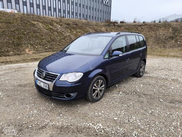 Zils Volkswagen Touran 2008 Viļņa, ar dzinēja tilpumu 1.90 L un nobraukumu 425 tūkst. km par 900 €, foto 1 vietnē AUTOMOTO.COM.LV