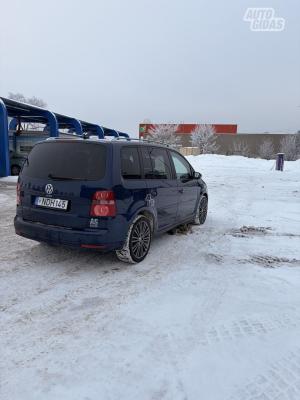 Blue Volkswagen Touran 2008 in Panevezys, with an engine capacity of 2.00 L and mileage of 285 thousand km for 4000 €, photo 8 on AUTOMOTO.COM.LV