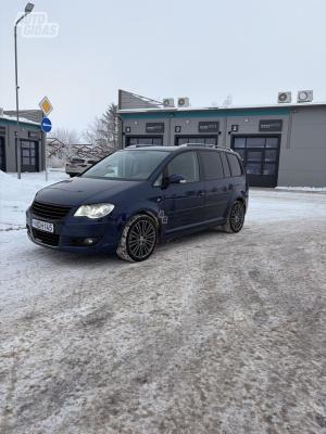 Blue Volkswagen Touran 2008 in Panevezys, with an engine capacity of 2.00 L and mileage of 285 thousand km for 4000 €, photo 9 on AUTOMOTO.COM.LV