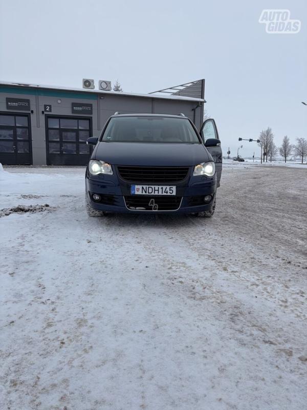 Zils Volkswagen Touran 2008 Panevēža, ar dzinēja tilpumu 2.00 L un nobraukumu 285 tūkst. km par 4000 €, foto 10 vietnē AUTOMOTO.COM.LV