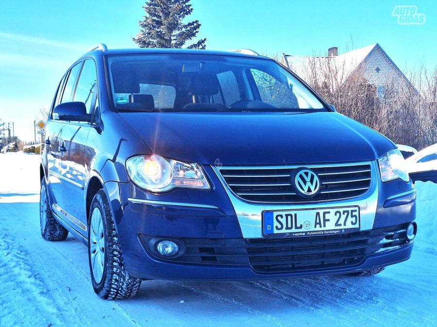 Blue Volkswagen Touran 2008 in Mazeikiai, with an engine capacity of 2.00 L and mileage of 272 thousand km for 4150 €, photo 1 on AUTOMOTO.COM.LV