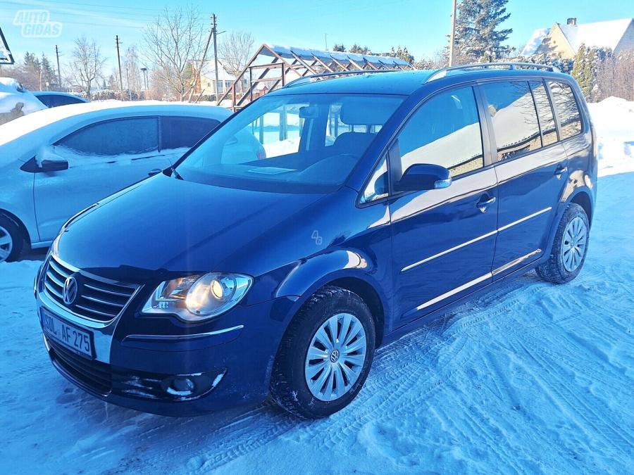 Blue Volkswagen Touran 2008 in Mazeikiai, with an engine capacity of 2.00 L and mileage of 272 thousand km for 4150 €, photo 4 on AUTOMOTO.COM.LV
