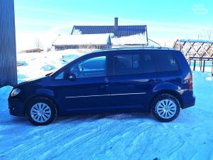 Blue Volkswagen Touran 2008 in Mazeikiai, with an engine capacity of 2.00 L and mileage of 272 thousand km for 4150 €, photo 5 on AUTOMOTO.COM.LV