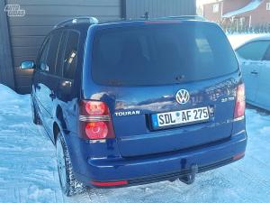 Blue Volkswagen Touran 2008 in Mazeikiai, with an engine capacity of 2.00 L and mileage of 272 thousand km for 4150 €, photo 8 on AUTOMOTO.COM.LV