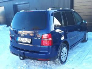 Blue Volkswagen Touran 2008 in Mazeikiai, with an engine capacity of 2.00 L and mileage of 272 thousand km for 4150 €, photo 9 on AUTOMOTO.COM.LV