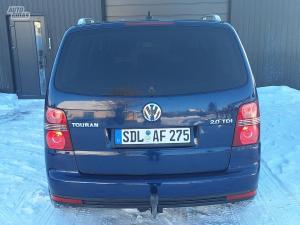 Blue Volkswagen Touran 2008 in Mazeikiai, with an engine capacity of 2.00 L and mileage of 272 thousand km for 4150 €, photo 10 on AUTOMOTO.COM.LV