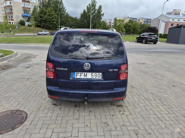 Blue Volkswagen Touran 2008 in Telschi, with an engine capacity of 1.97 L and mileage of 264 thousand km for 1150 €, photo 5 on AUTOMOTO.COM.LV