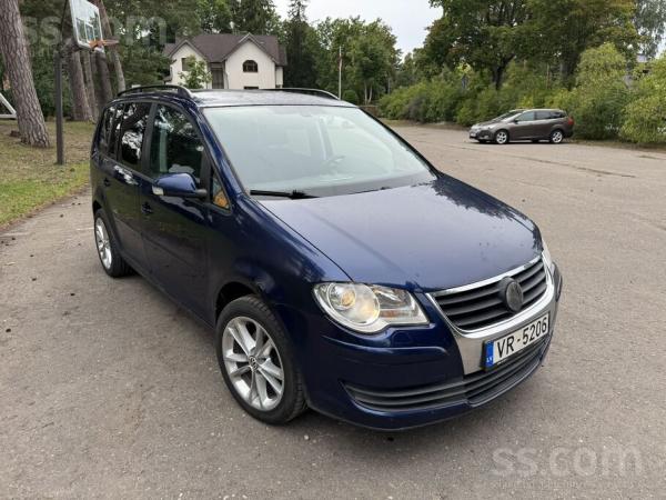 Blue Volkswagen Touran 2008 in Jurmala, with an engine capacity of 2.00 L and mileage of 346 thousand km for 3599 €, photo 4 on AUTOMOTO.COM.LV