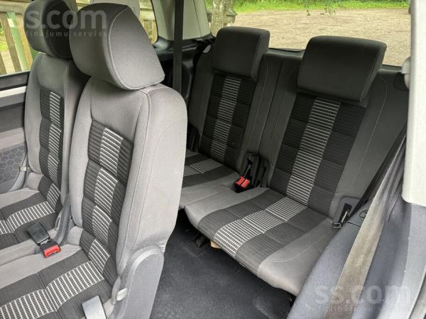 Blue Volkswagen Touran 2008 in Jurmala, with an engine capacity of 2.00 L and mileage of 346 thousand km for 3599 €, photo 5 on AUTOMOTO.COM.LV