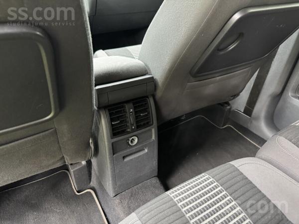 Blue Volkswagen Touran 2008 in Jurmala, with an engine capacity of 2.00 L and mileage of 346 thousand km for 3599 €, photo 7 on AUTOMOTO.COM.LV