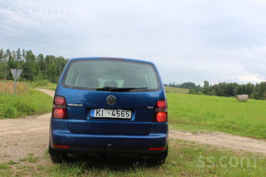 Синий Фольксваген Туран 2008 в Мадона, объемом двигателя 1.90 л и пробегом 486 тыс. км за 2500 €, фото 5 на AUTOMOTO.COM.LV