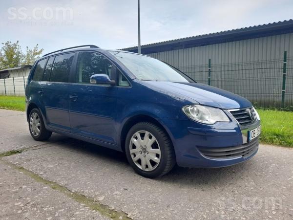 Blue Volkswagen Touran 2008 in Riga, with an engine capacity of 1.40 L and mileage of 169 thousand km for 4990 €, photo 4 on AUTOMOTO.COM.LV
