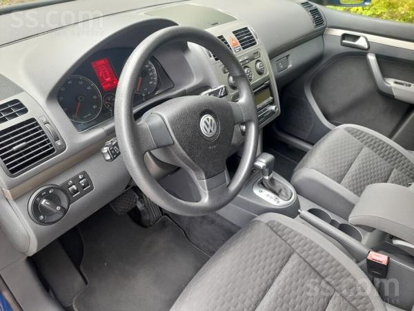 Blue Volkswagen Touran 2008 in Riga, with an engine capacity of 1.40 L and mileage of 169 thousand km for 4990 €, photo 8 on AUTOMOTO.COM.LV