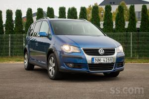 Zils Volkswagen Touran 2008 Jelgava, ar dzinēja tilpumu 2.00 L un nobraukumu 401 tūkst. km par 2690 €, foto  vietnē AUTOMOTO.COM.LV