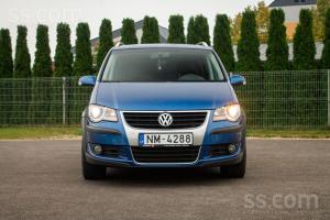 Blue Volkswagen Touran 2008 in Jelgava, with an engine capacity of 2.00 L and mileage of 401 thousand km for 2690 €, photo 3 on AUTOMOTO.COM.LV
