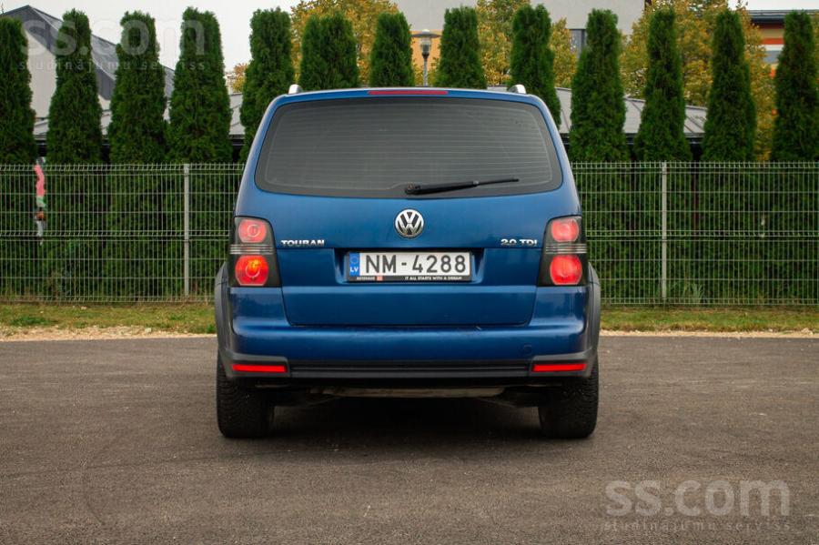 Blue Volkswagen Touran 2008 in Jelgava, with an engine capacity of 2.00 L and mileage of 401 thousand km for 2690 €, photo 6 on AUTOMOTO.COM.LV