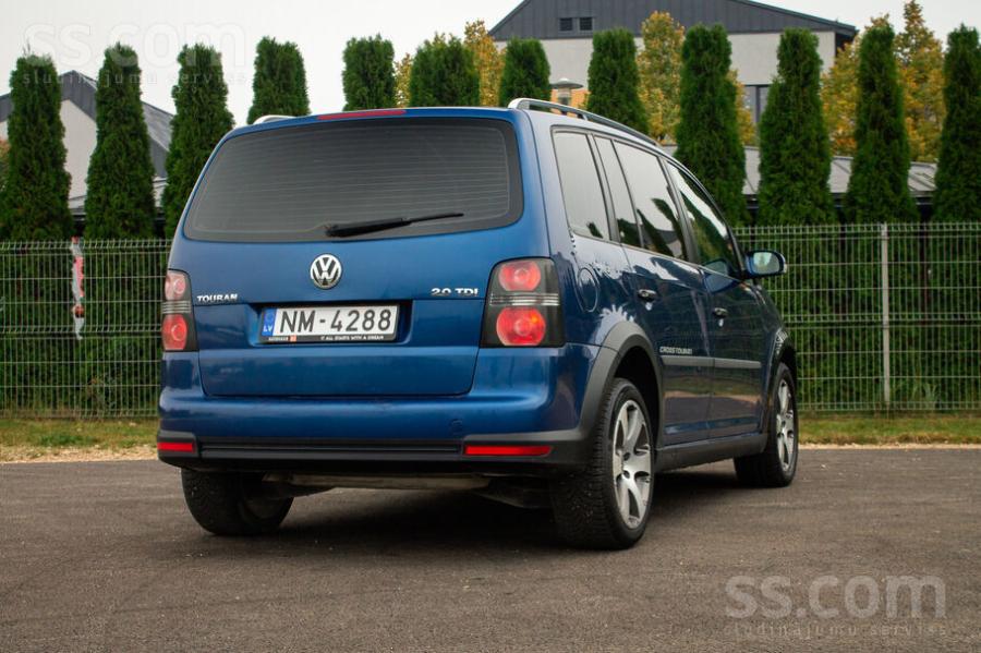 Blue Volkswagen Touran 2008 in Jelgava, with an engine capacity of 2.00 L and mileage of 401 thousand km for 2690 €, photo 7 on AUTOMOTO.COM.LV