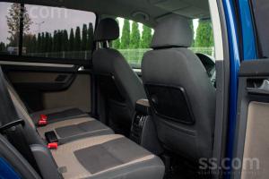 Blue Volkswagen Touran 2008 in Jelgava, with an engine capacity of 2.00 L and mileage of 401 thousand km for 2690 €, photo 9 on AUTOMOTO.COM.LV