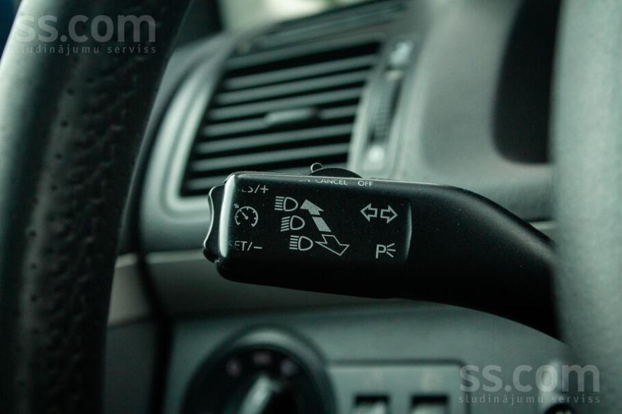 Blue Volkswagen Touran 2008 in Jelgava, with an engine capacity of 2.00 L and mileage of 401 thousand km for 2690 €, photo 12 on AUTOMOTO.COM.LV