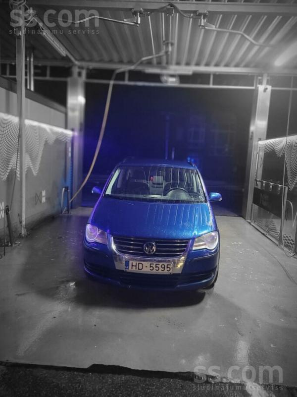 Zils Volkswagen Touran 2008 Daugavpils, ar dzinēja tilpumu 1.90 L un nobraukumu 382 tūkst. km par 1800 €, foto 3 vietnē AUTOMOTO.COM.LV