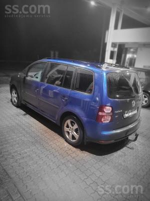 Zils Volkswagen Touran 2008 Daugavpils, ar dzinēja tilpumu 1.90 L un nobraukumu 382 tūkst. km par 1800 €, foto 4 vietnē AUTOMOTO.COM.LV