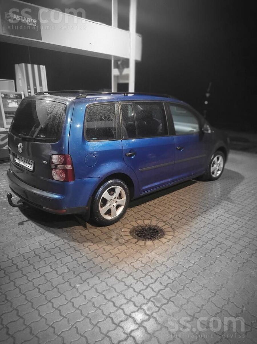 Zils Volkswagen Touran 2008 Daugavpils, ar dzinēja tilpumu 1.90 L un nobraukumu 382 tūkst. km par 1800 €, foto 5 vietnē AUTOMOTO.COM.LV