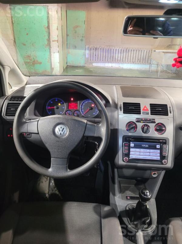 Zils Volkswagen Touran 2008 Daugavpils, ar dzinēja tilpumu 1.90 L un nobraukumu 382 tūkst. km par 1800 €, foto 8 vietnē AUTOMOTO.COM.LV