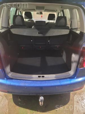 Zils Volkswagen Touran 2008 Daugavpils, ar dzinēja tilpumu 1.90 L un nobraukumu 382 tūkst. km par 1800 €, foto 9 vietnē AUTOMOTO.COM.LV
