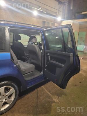 Zils Volkswagen Touran 2008 Daugavpils, ar dzinēja tilpumu 1.90 L un nobraukumu 382 tūkst. km par 1800 €, foto 10 vietnē AUTOMOTO.COM.LV