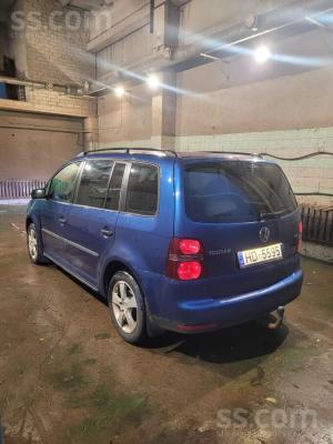 Zils Volkswagen Touran 2008 Daugavpils, ar dzinēja tilpumu 1.90 L un nobraukumu 382 tūkst. km par 1800 €, foto 15 vietnē AUTOMOTO.COM.LV
