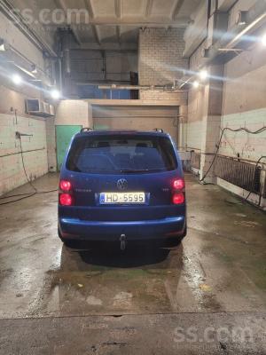 Zils Volkswagen Touran 2008 Daugavpils, ar dzinēja tilpumu 1.90 L un nobraukumu 382 tūkst. km par 1800 €, foto 16 vietnē AUTOMOTO.COM.LV
