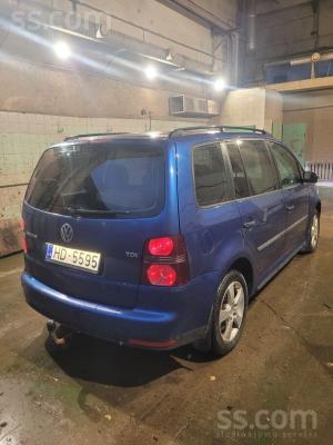 Zils Volkswagen Touran 2008 Daugavpils, ar dzinēja tilpumu 1.90 L un nobraukumu 382 tūkst. km par 1800 €, foto 17 vietnē AUTOMOTO.COM.LV