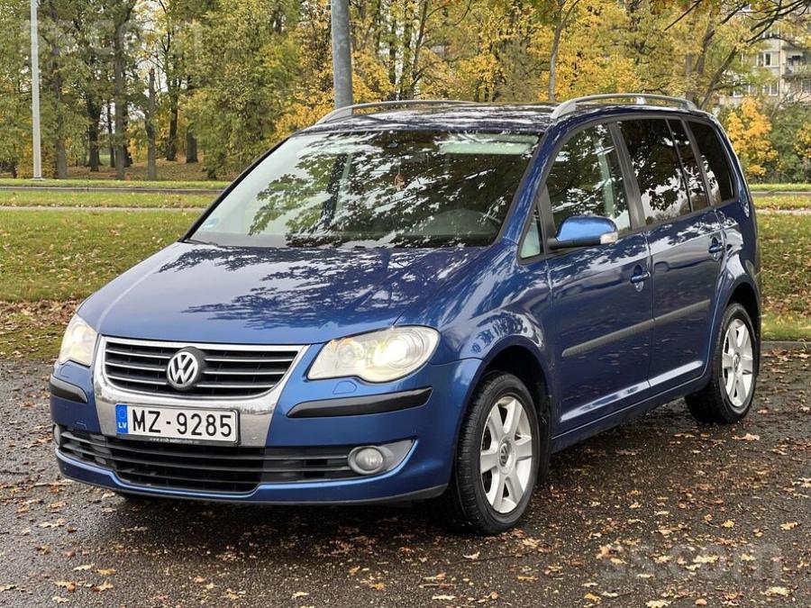Blue Volkswagen Touran 2008 in Jekabpils, with an engine capacity of 2.00 L and mileage of 331 thousand km for 3400 €, photo 4 on AUTOMOTO.COM.LV