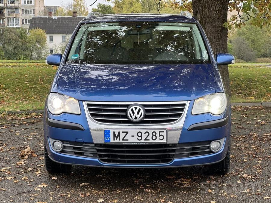 Blue Volkswagen Touran 2008 in Jekabpils, with an engine capacity of 2.00 L and mileage of 331 thousand km for 3400 €, photo 5 on AUTOMOTO.COM.LV